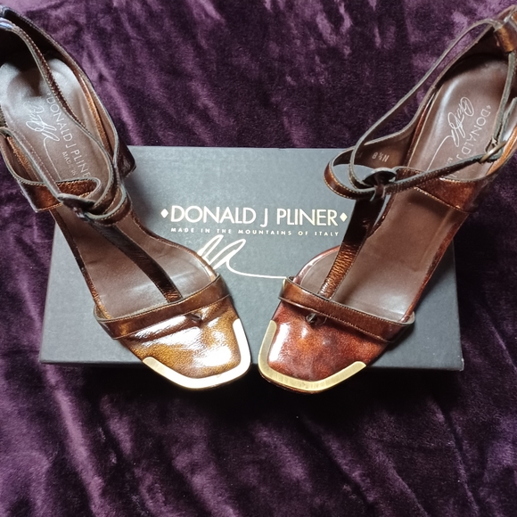 Donald J. Pliner | Shoes | Donald J Plinerbronze Heel | Poshmark